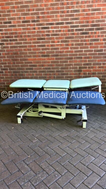 1 x Plinth 2000 Hydraulic Patient Examination Couch and 1 x Huntleigh ...