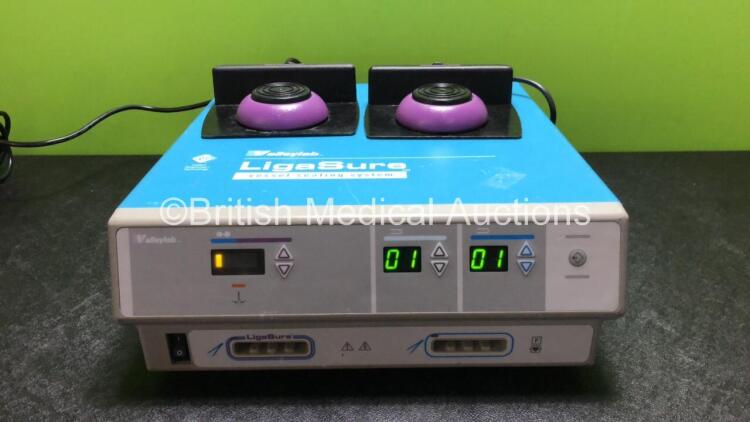 Valleylab LigaSure Vessel Sealing System Including 2 x LigaSure Ref ...
