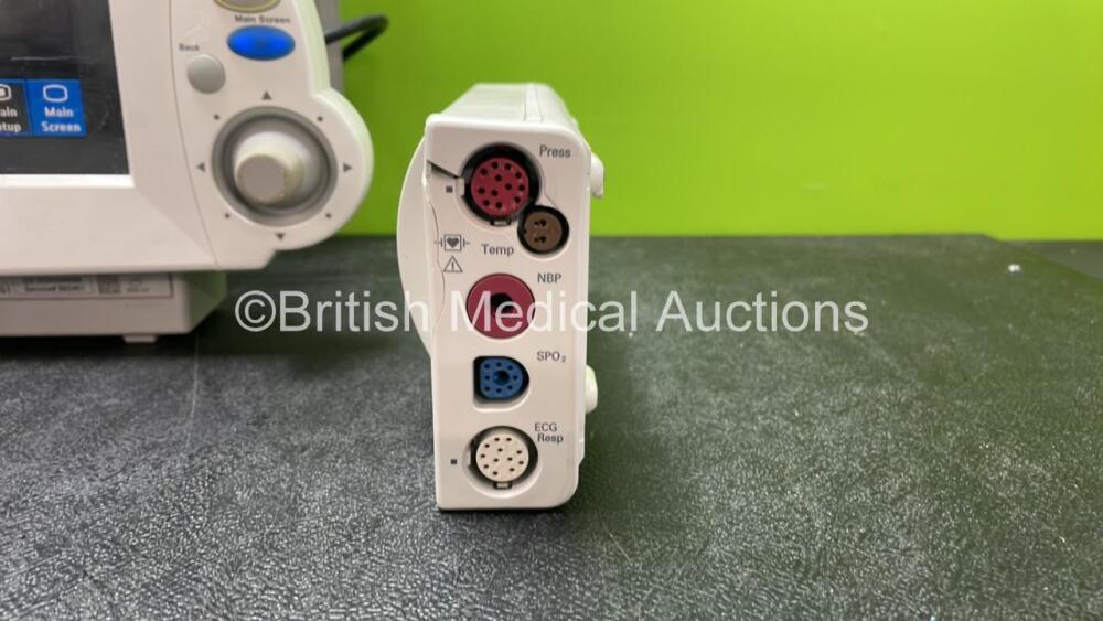 Philips IntelliVue MP70 Patient Monitor (Powers Up with Scratched ...