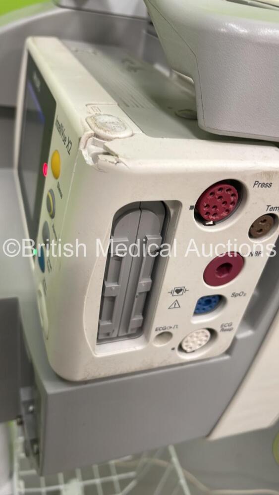 Philips MP30 Patient Monitor on Stand with Philips IntelliVue X2 ...