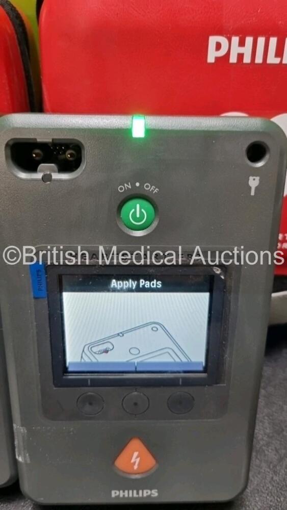 2 x Philips FR3 Heartstart Defibrillators (Both Power Up) In Carry ...