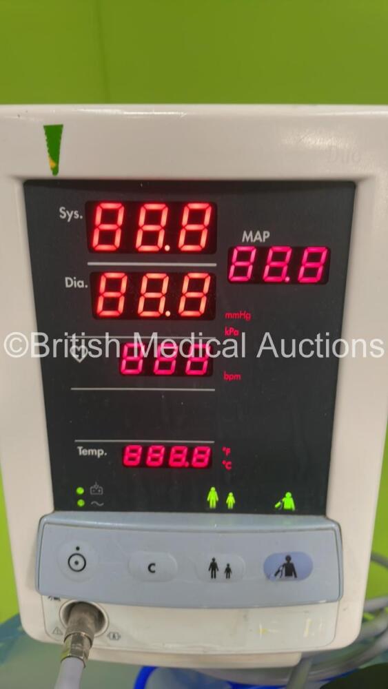 1 x Welch Allyn Solarc Light Source on Stand with 1 x Welch Allyn ...