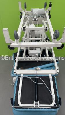 1 x Huntleigh Akron Electric Patient Couch with Controller (Unable to ...