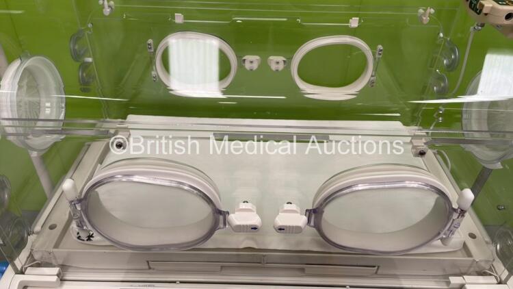 Drager Air-Shields Isolette C2000 Infant Incubator Version 2.18 with ...