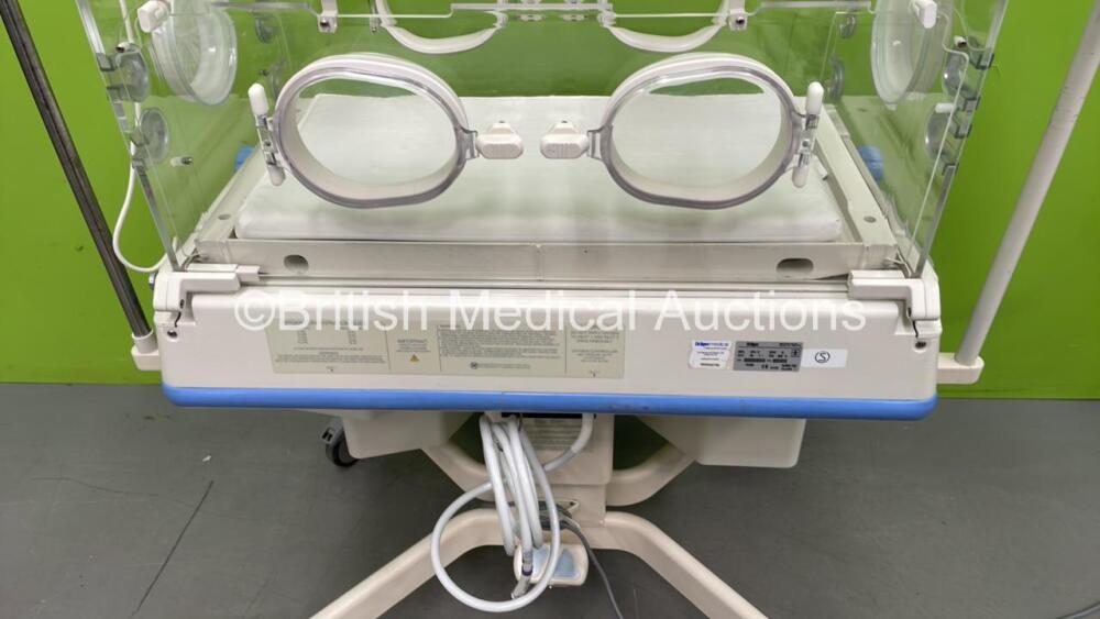 Drager Air-Shields Isolette C2000 Infant Incubator Version 2.18 with ...