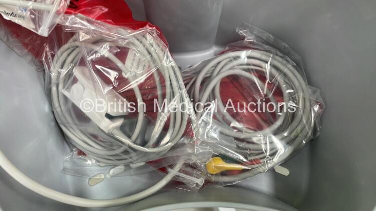 Mindray ePM 10M Patient Monitor on Stand with T1, T2, SPO2,NIBP and ECG ...