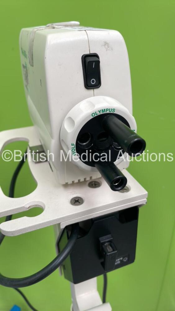 GE Dinamap Pro 400V2 Patient Monitor on Stand (Powers Up) and 1 x Welch ...