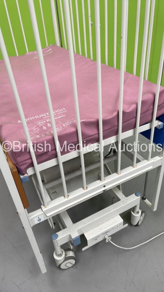Arjohuntleigh Model 31300E/L Electric Infant Cot with Controller ...