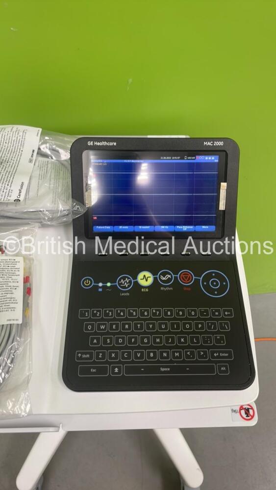 GE MAC 2000 ECG Machine with 10 Lead ECG Leads on Cart (Powers Up - In ...