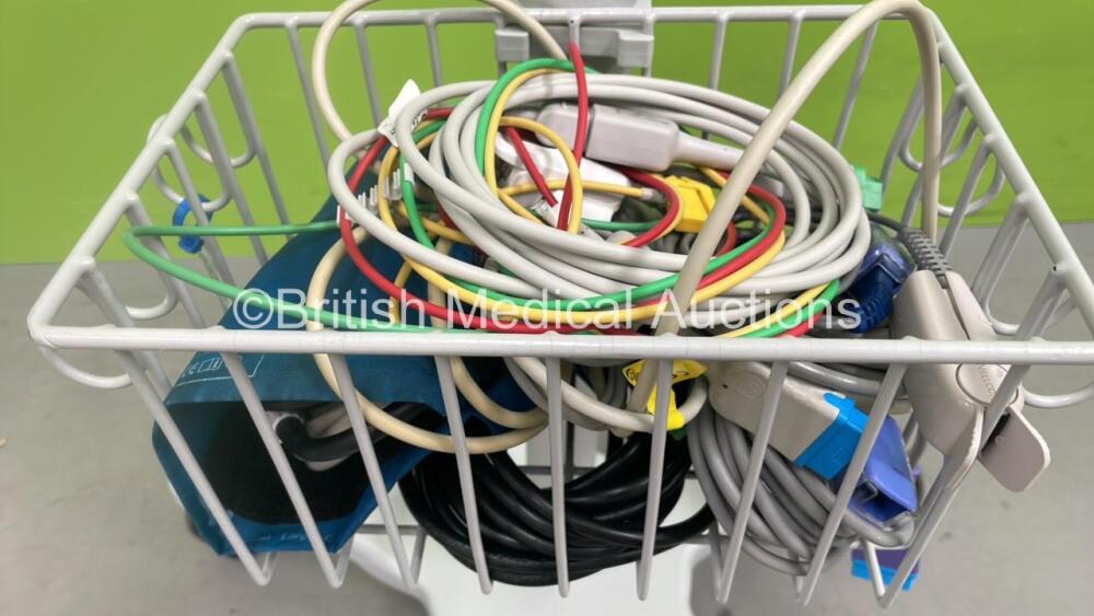 GE Carescape B650 Monitor on Stand with GE Patient Data Module Ref ...