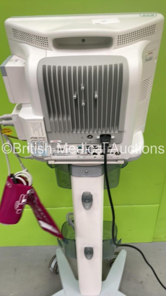 Mindray BeneView T8 Patient Monitor on Stand with Mindray BeneView T1 ...