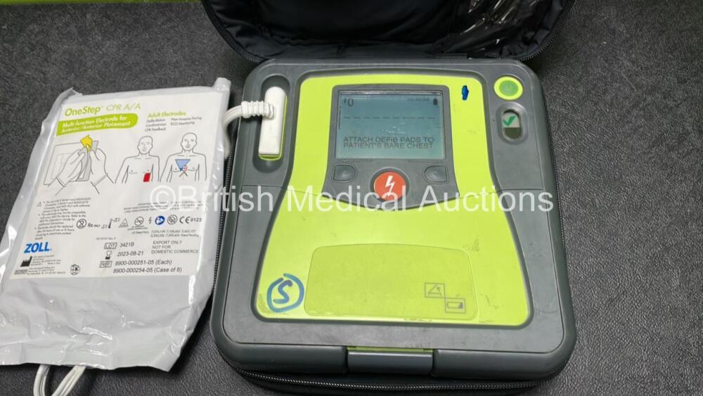 Zoll AED PRO Defibrillator with 1 x Battery and 1 x Electrode Pads ...