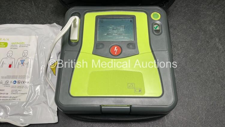 Zoll AED PRO Defibrillator with 1 x Electrode Pads *Expires 2024* in ...