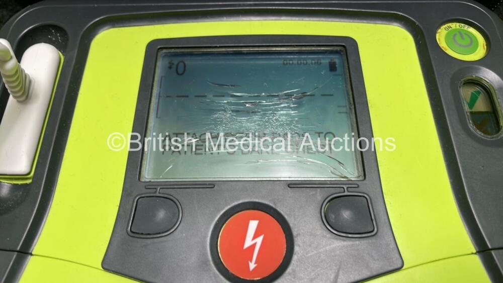 Zoll AED PRO Defibrillator with 1 x Electrode Pads *Expires 2024* in ...