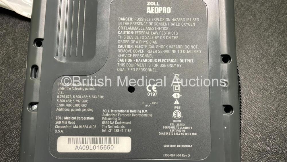 Zoll AED PRO Defibrillator with 1 x Electrode Pads *Expires 2024* in ...