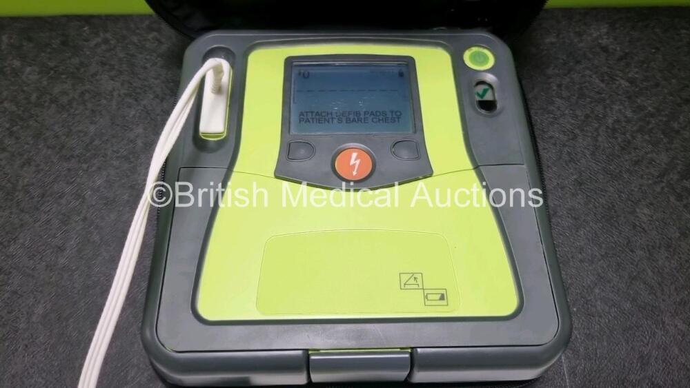 Zoll AED PRO Defibrillator (Powers Up) In Carry Case with 1 x Battery ...