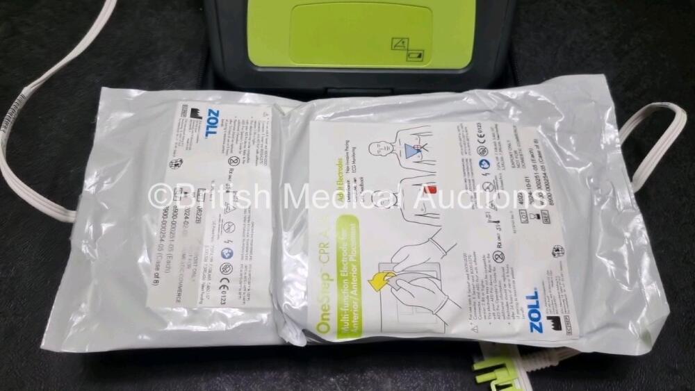 Zoll AED PRO Defibrillator (Powers Up) In Carry Case with 1 x Battery ...