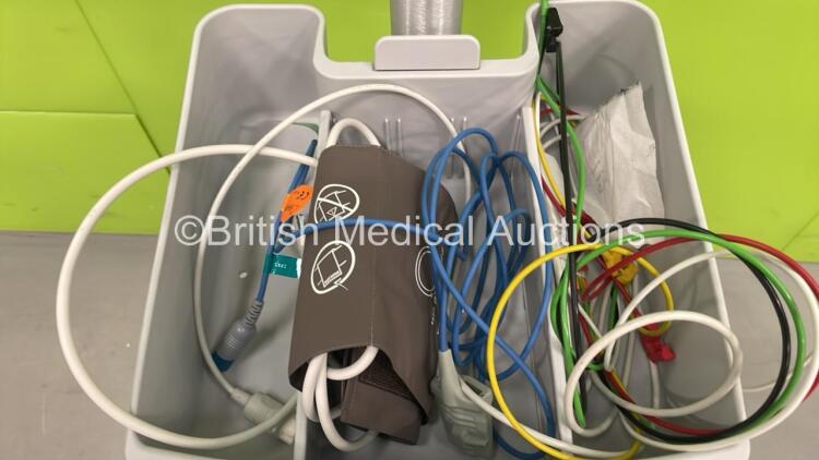 Philips MX450 Patient Monitor on Stand with Philips IntelliVue X2 ...