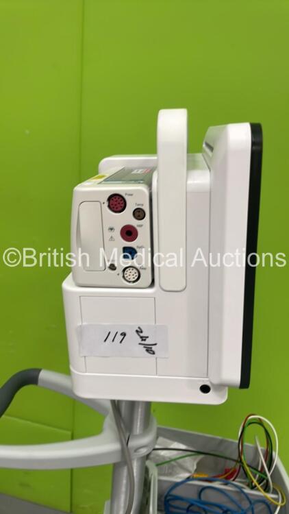 Philips MX450 Patient Monitor on Stand with Philips IntelliVue X2 ...