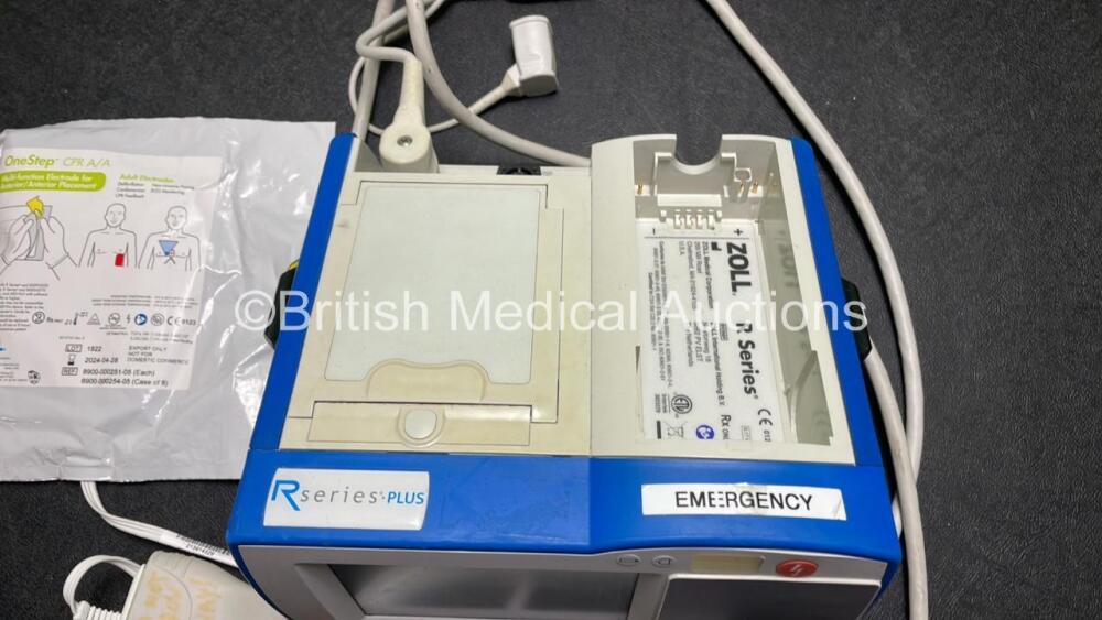 Zoll R Series Plus Defibrillator / Monitor (Powers Up with Stock ...