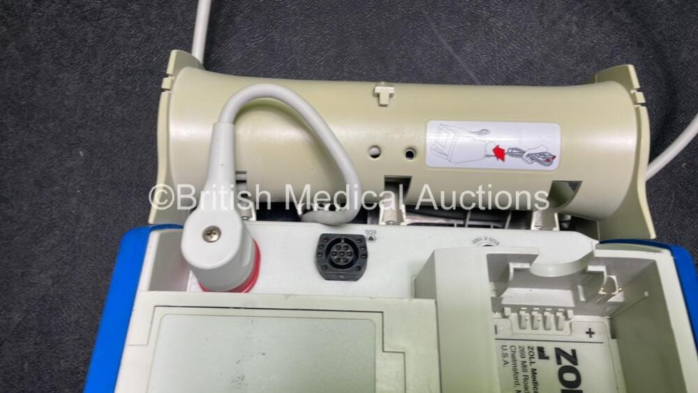 Zoll R Series Plus Defibrillator / Monitor (Powers Up) Including Pacer ...