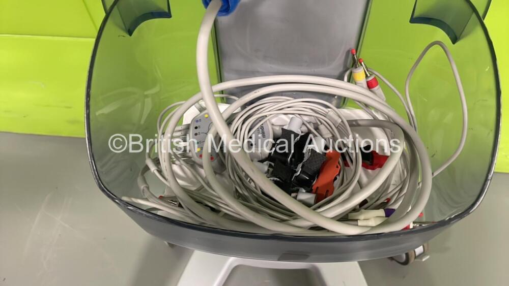 Mindray BeneHeart R12 ECG Machine on Stand with 10 Lead ECG Leads ...